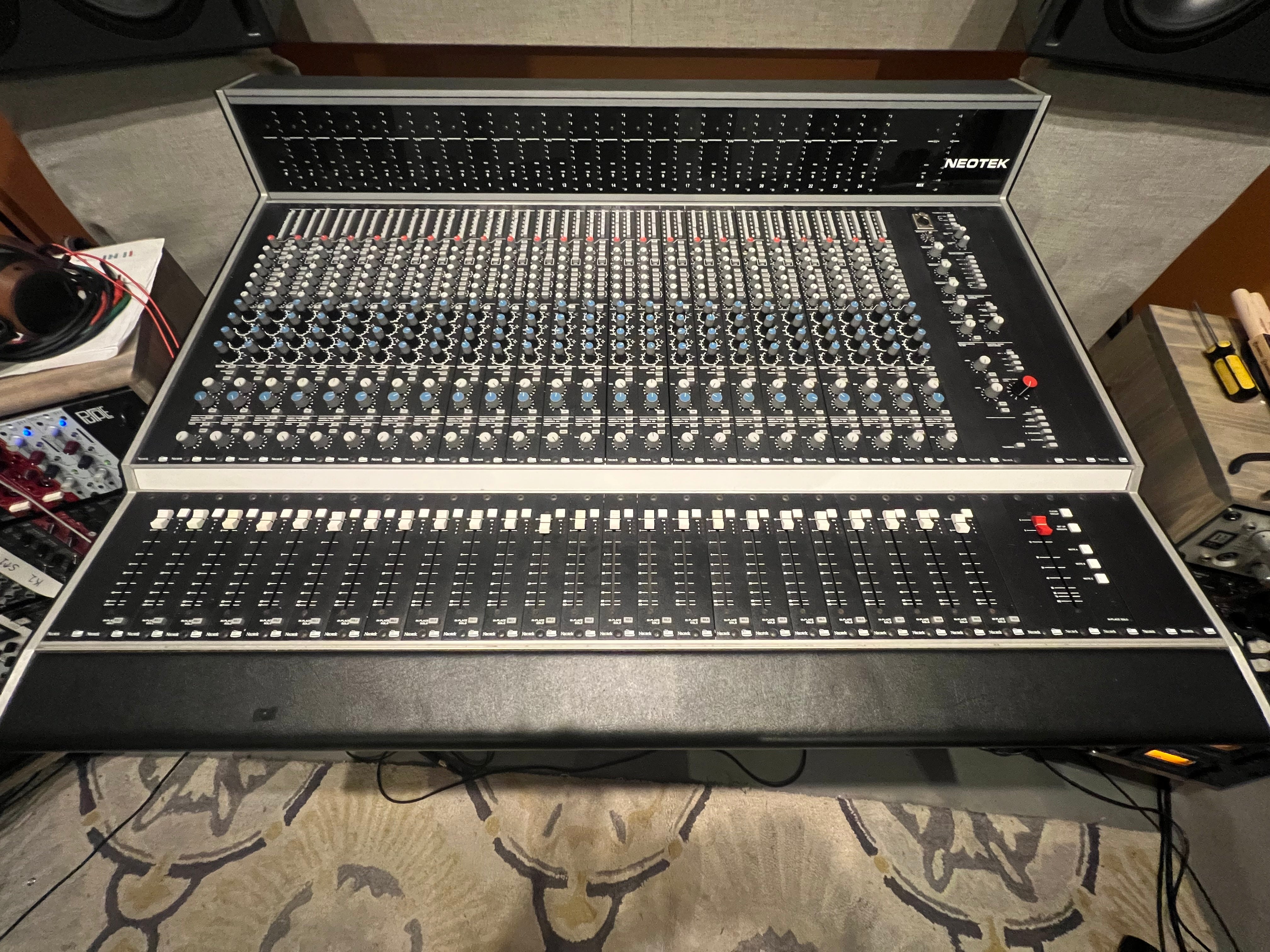 Neotek Elan II TT 24-Channel Analog Recording Console – Byrd Finds